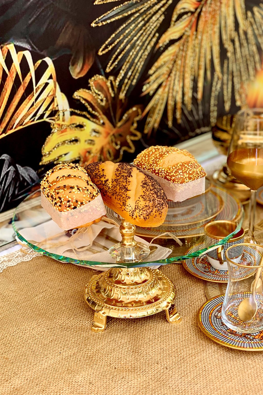 Gold Leg Crystal Round Presentation Stand