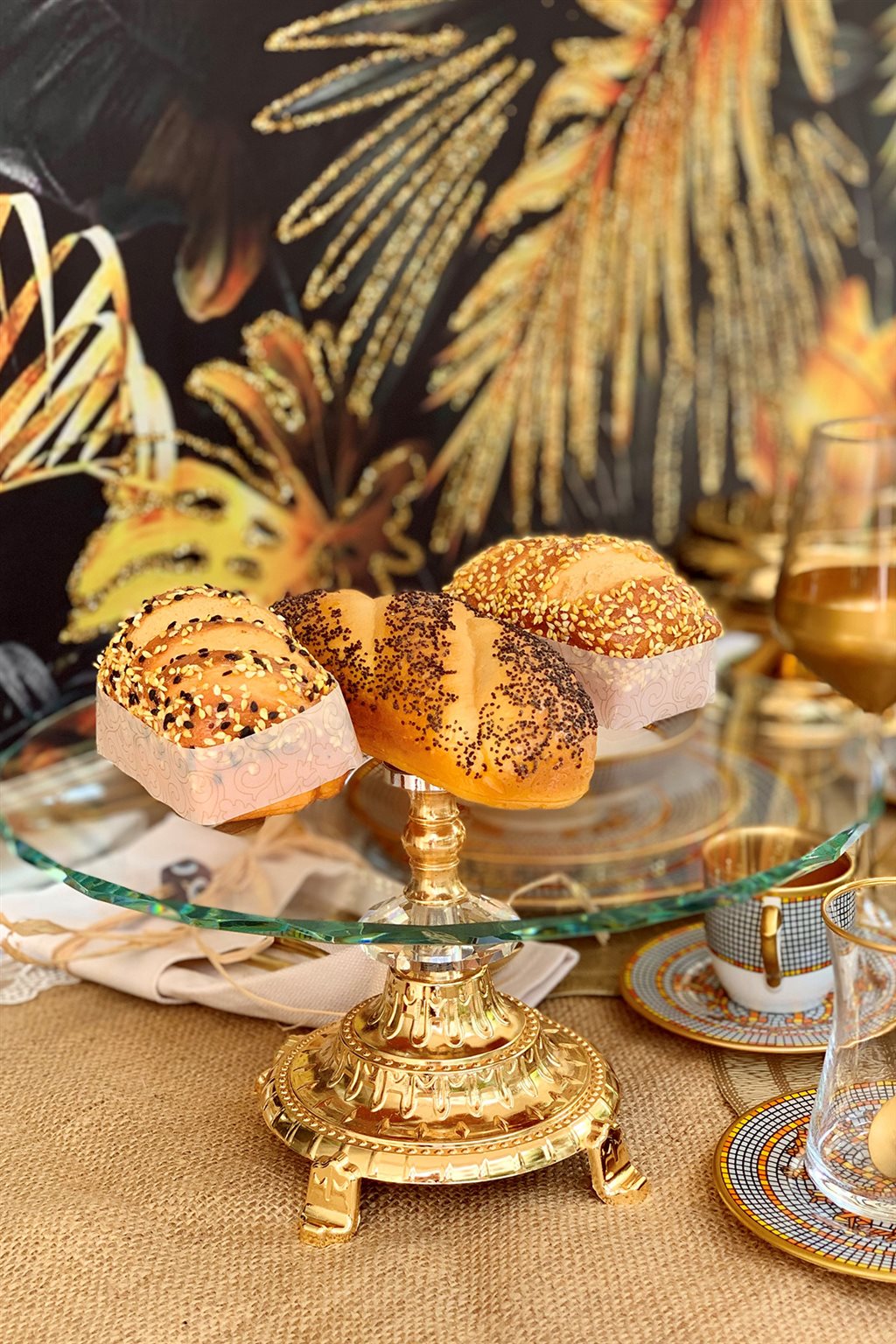 Gold Leg Crystal Round Presentation Stand