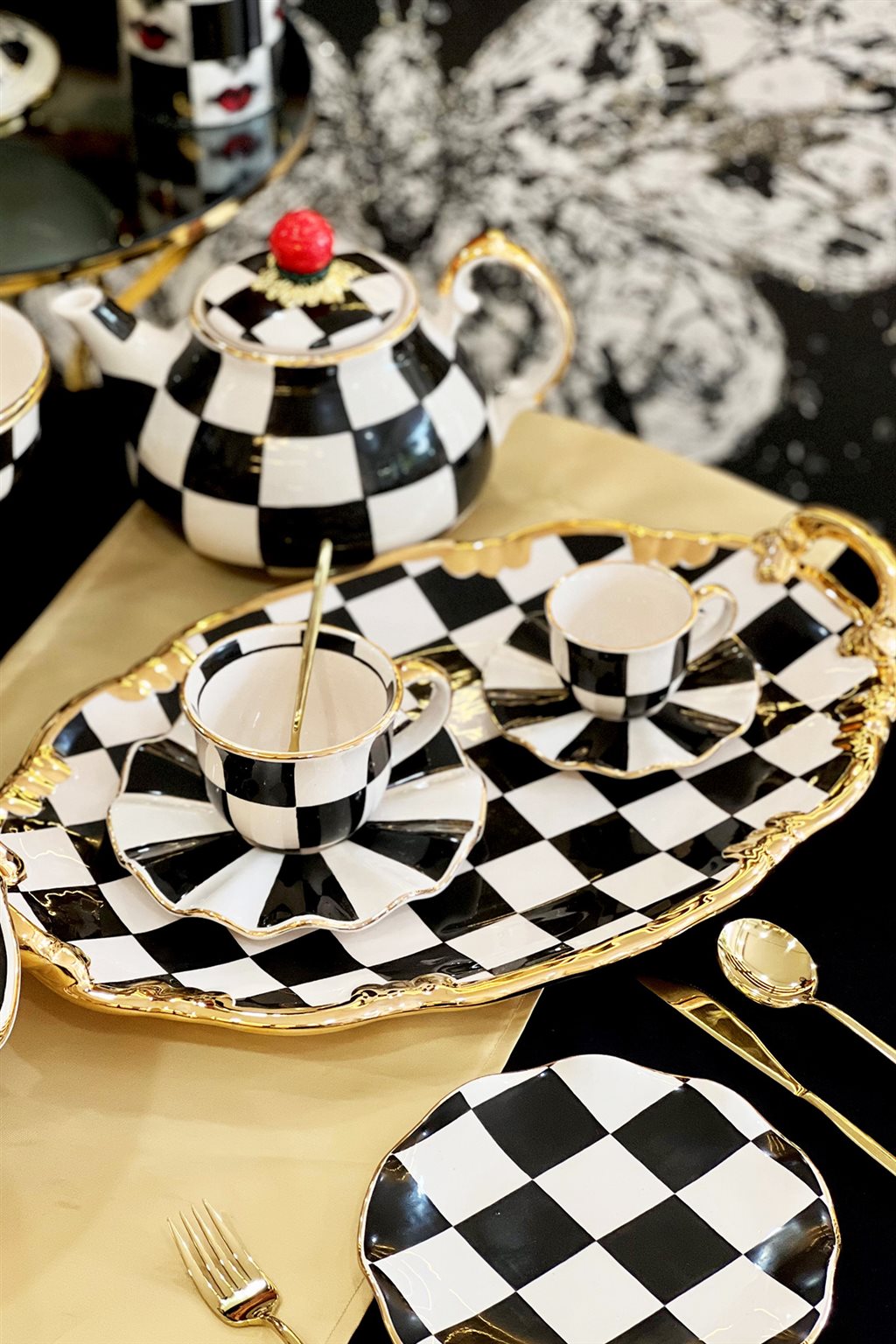 Checkered Black Single Teacup Set