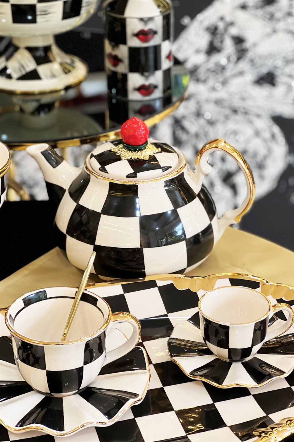 Checkered Black Chubby Teapot